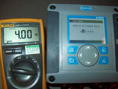 How do you calibrate the analog outputs on sc200 controller?